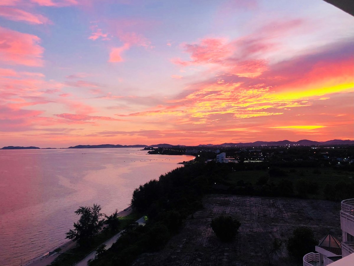 FOR RENT OR SALE Large Studio Condo With Sea Views Renovated to Highest ...