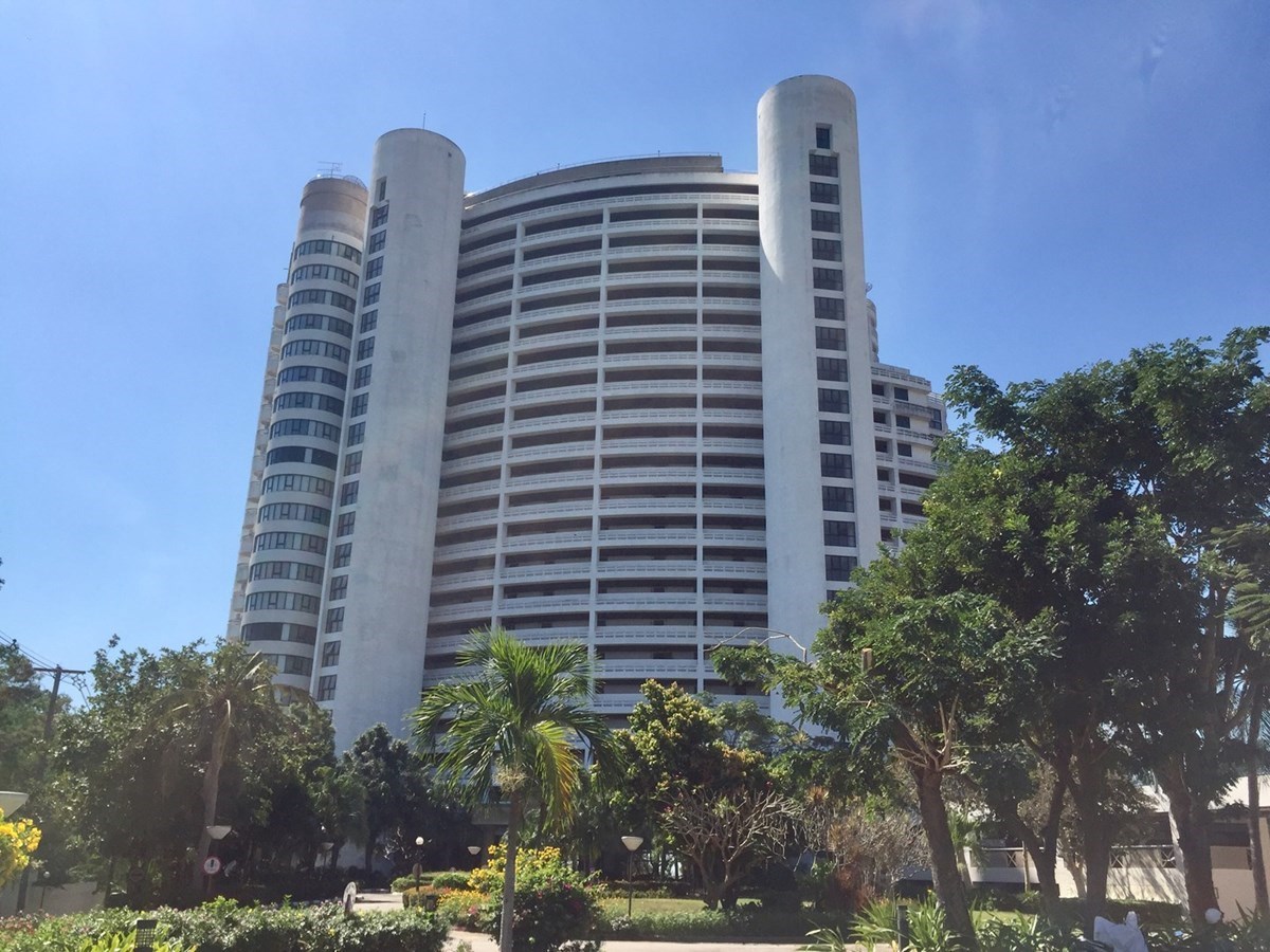 FOR RENT OR SALE Large Studio Condo With Sea Views Renovated to Highest ...